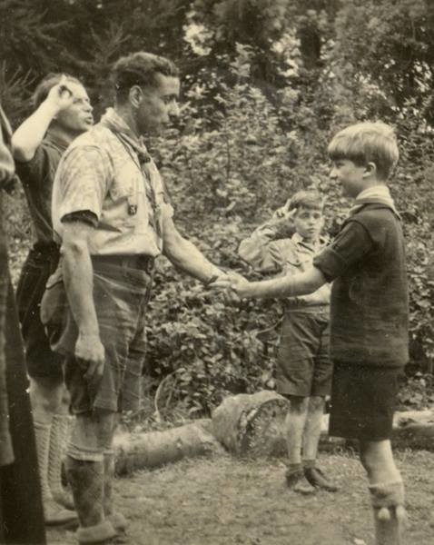 Il y a 75 ans, le Prince Albert faisait sa promesse louveteau – Centre ...